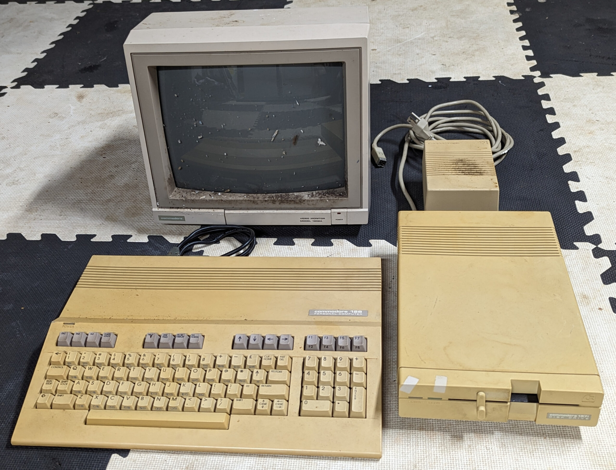 Poo-covered Commodore 128 Barn Rescue – Retro Tech Restoration