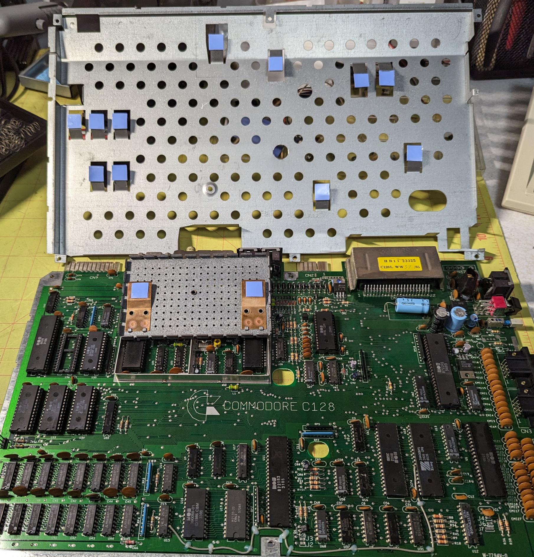 Poo-covered Commodore 128 Barn Rescue – Retro Tech Restoration